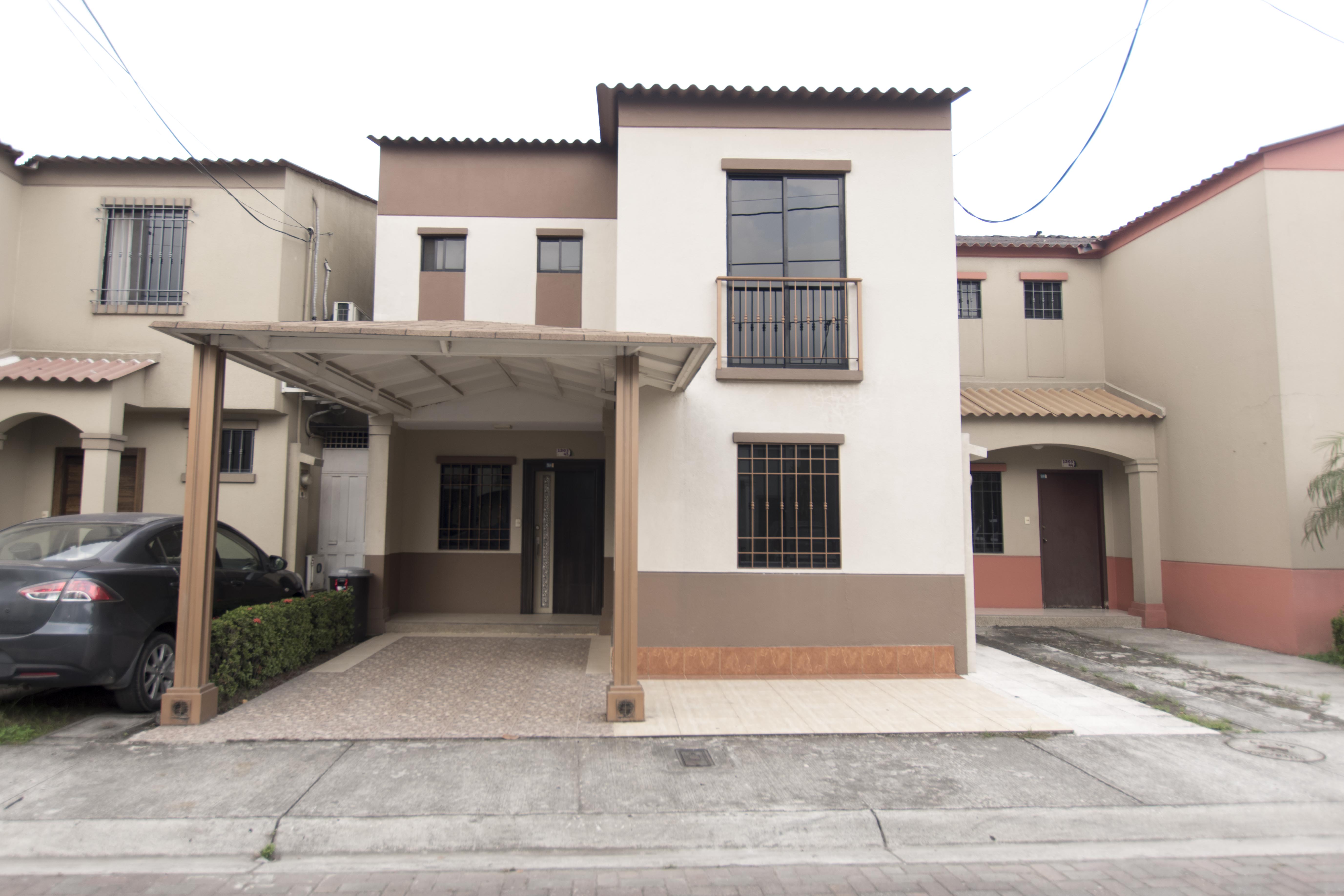 Casa en venta ubicada en la Urbanización Veranda, Norte de Guayaquil ...