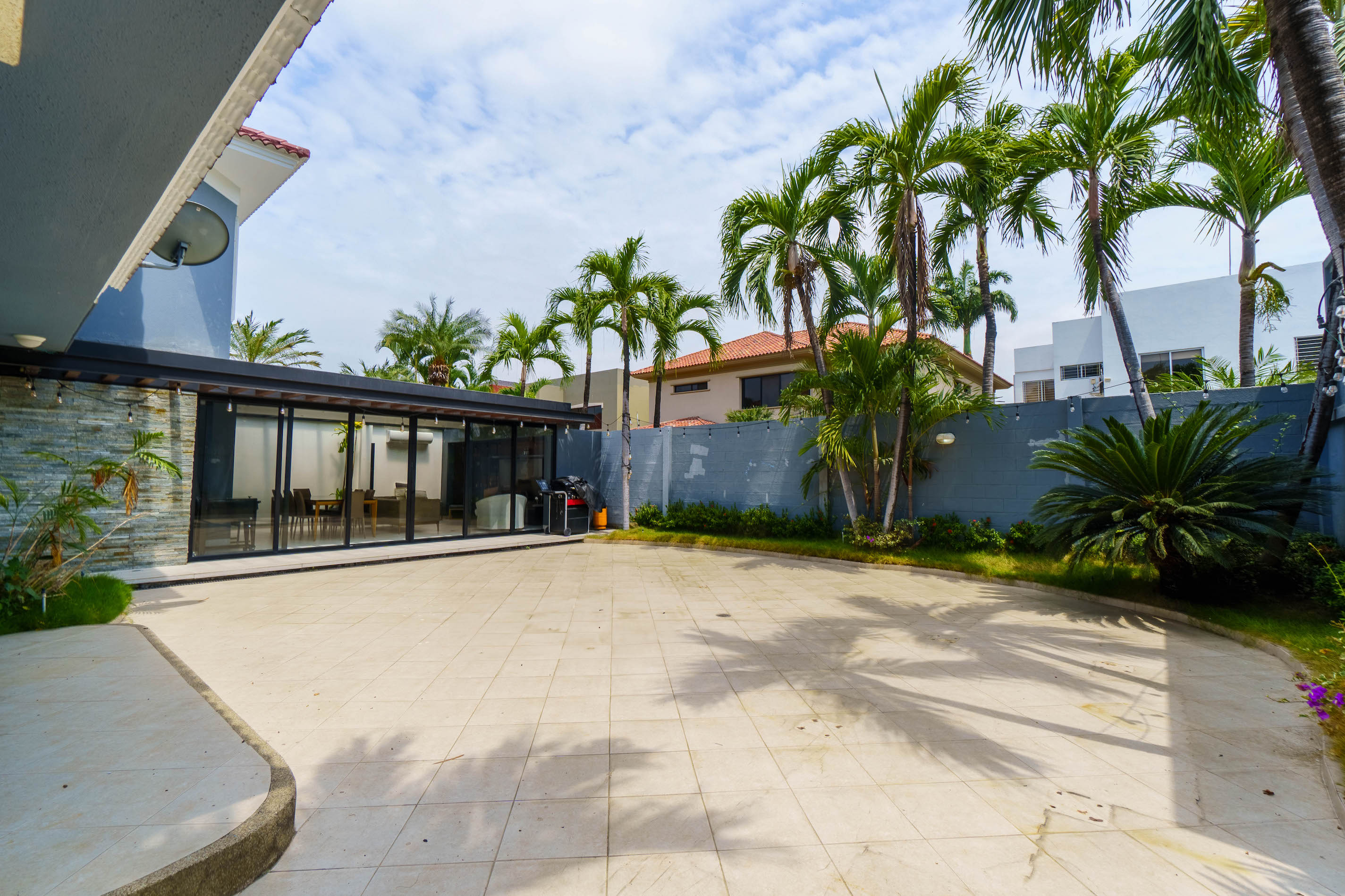 Casa en venta ubicada en Urbanización Entre Lagos, Samborondón | GeoBienes