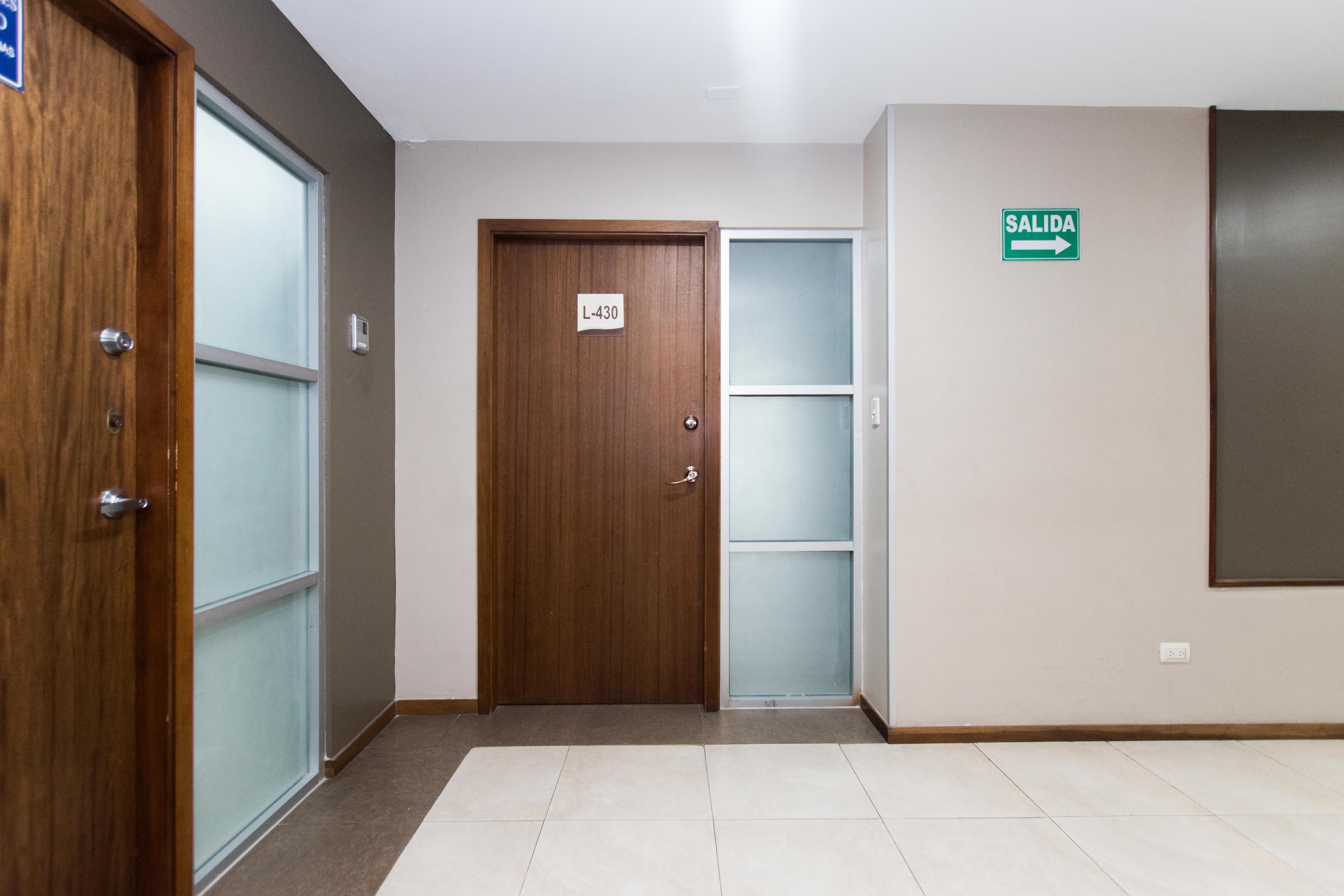 Oficina amoblada en alquiler ubicada en el Edificio Trade Building ...