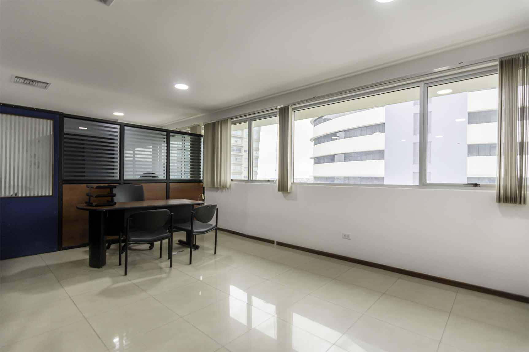 Oficina en alquiler Edificio Trade Building , Norte de Guayaquil ...