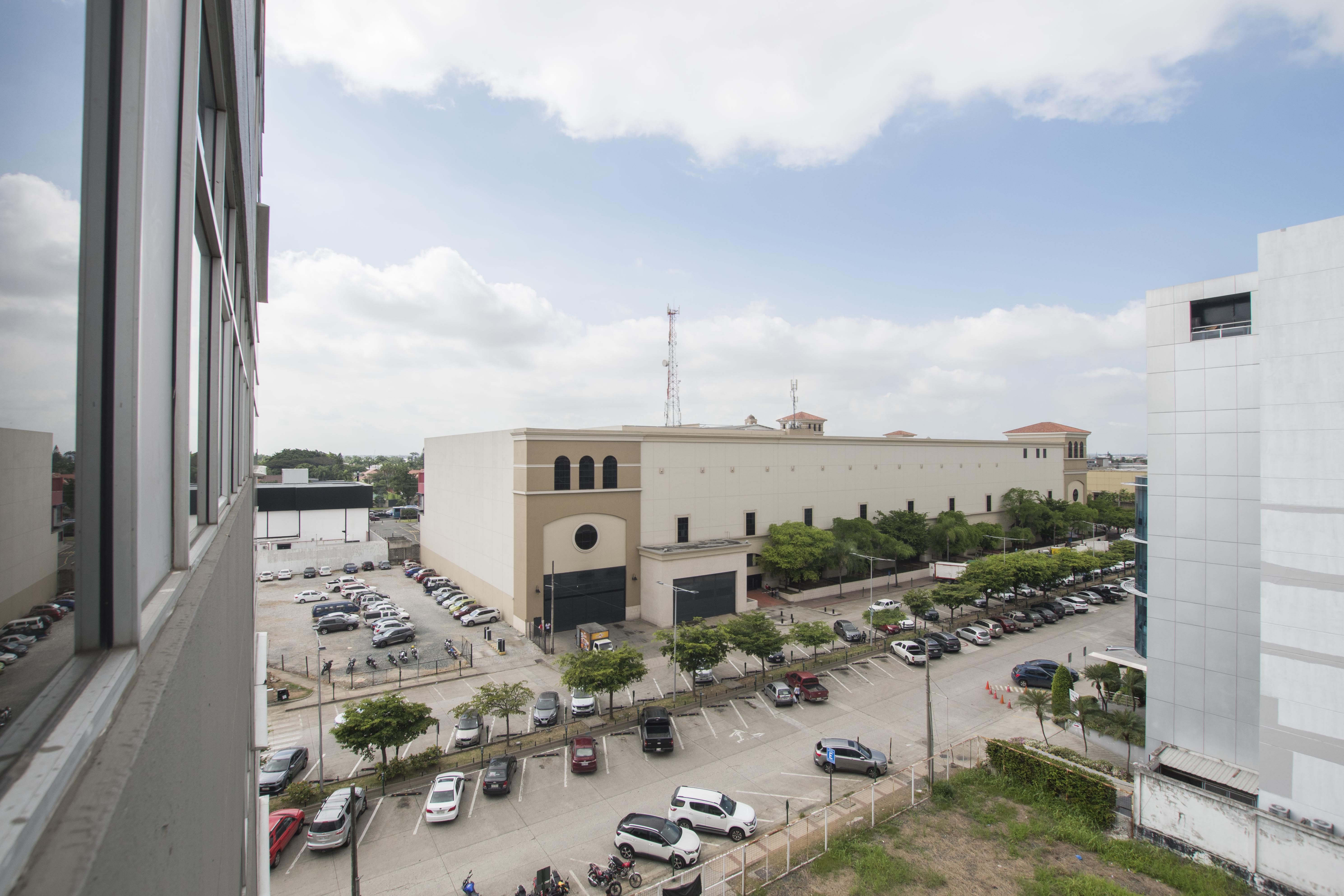 Oficina en venta ubicada en el Edificio XIMA, Samborondón | GeoBienes